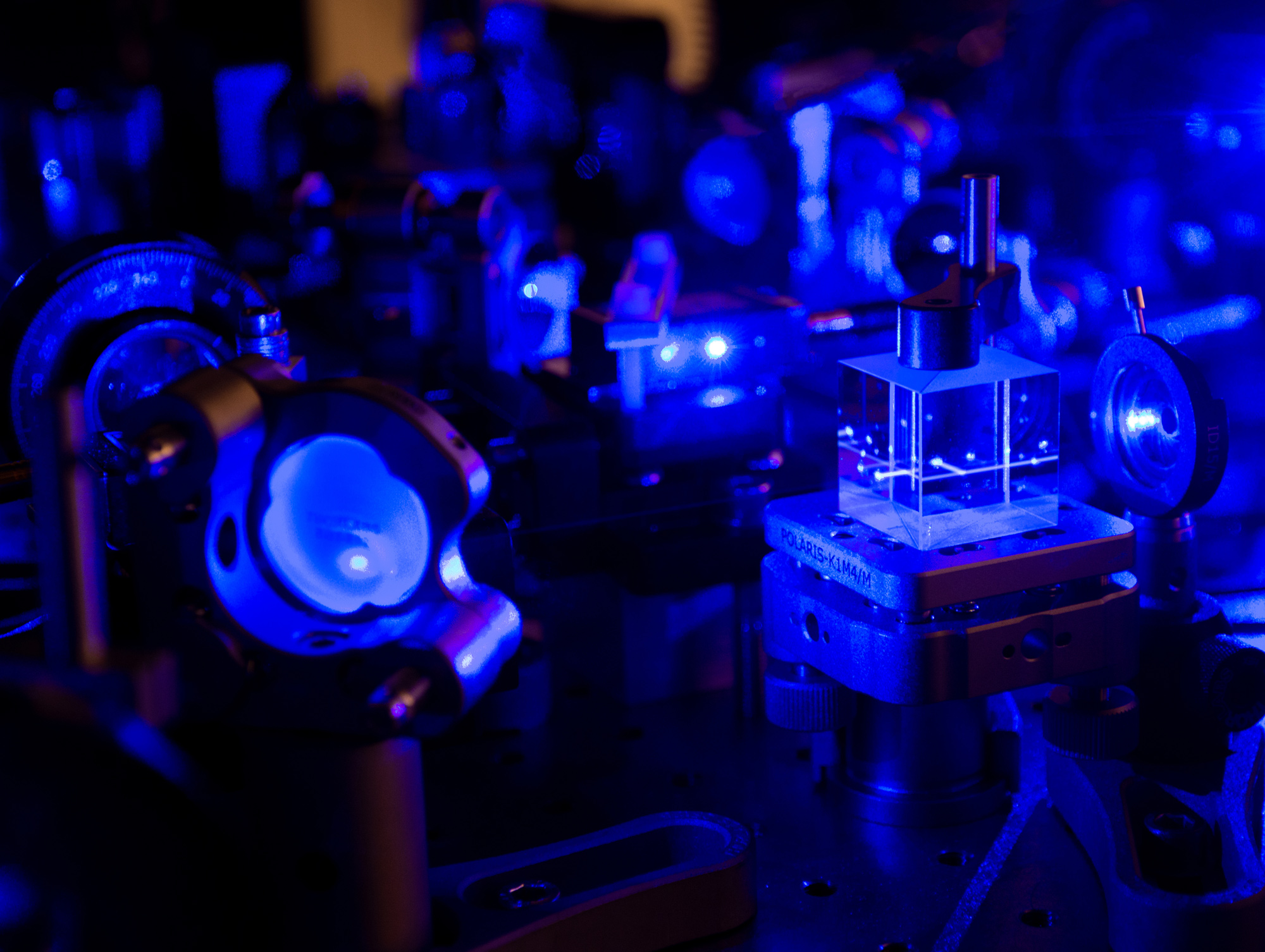 ALPhANOV and Muquans deliver a blue laser for atomic physics